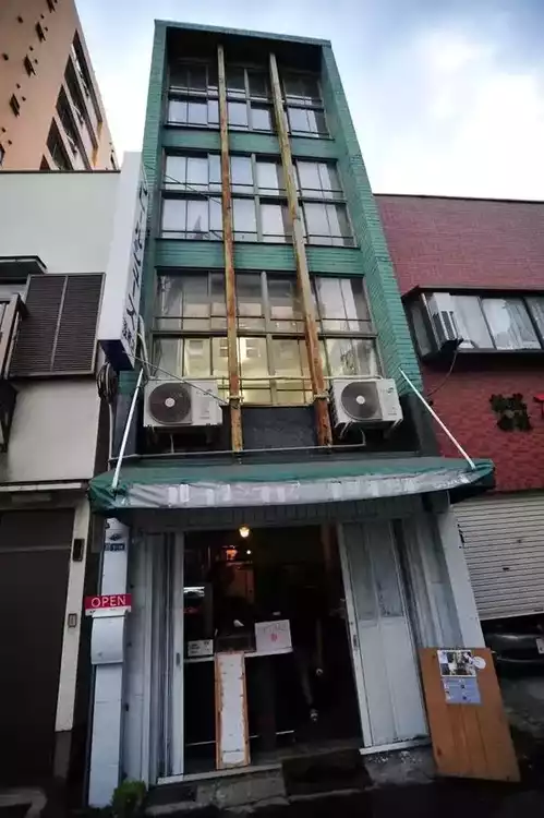 HATCH - ecbo cloak. Easy luggage storage with your smartphone, no need ...