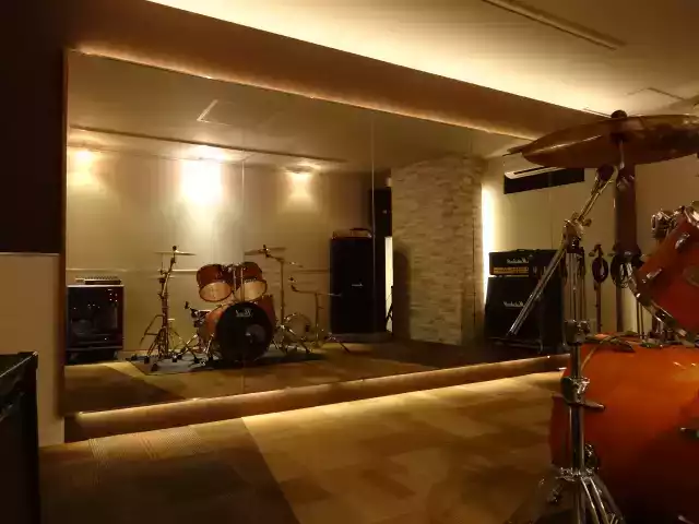 FineSound Tenjin - ecbo cloak. Easy luggage storage with your ...