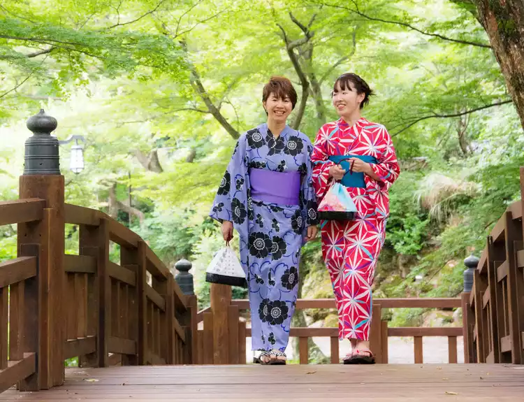 syalaku - ecbo cloak. Easy luggage storage with your smartphone, no ...