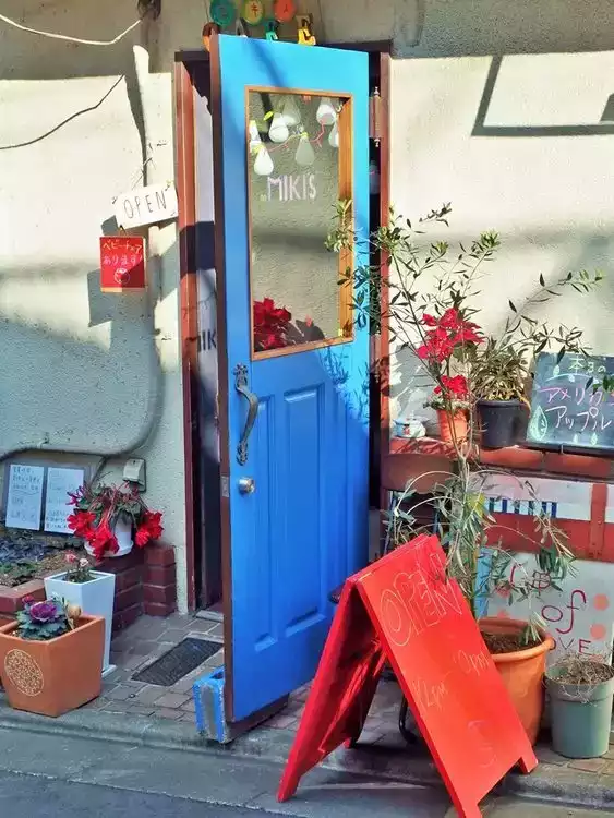 Miki's cafe - ecbo cloak. Easy luggage storage with your smartphone, no ...